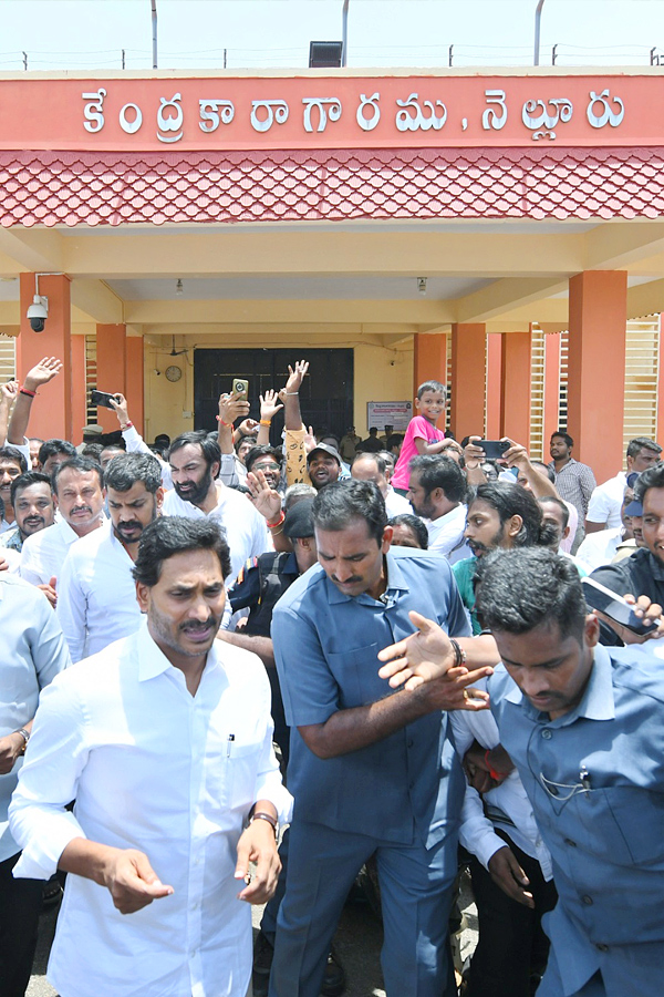 వైఎస్‌ జగన్‌ నెల్లూరు పర్యటన.. పోటెత్తిన అభిమానం (ఫొటోలు) | YSRCP President YS Jagan Mohan Reddy ...